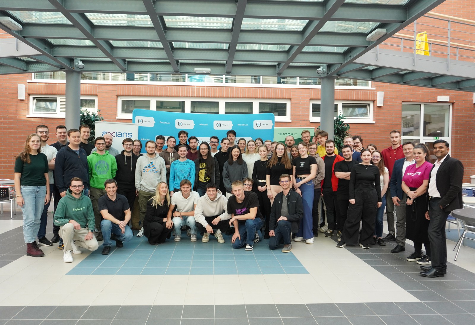 Vítězem školního kola BIZ SIM CUP 2024 se stal tým s názvem U1 ...